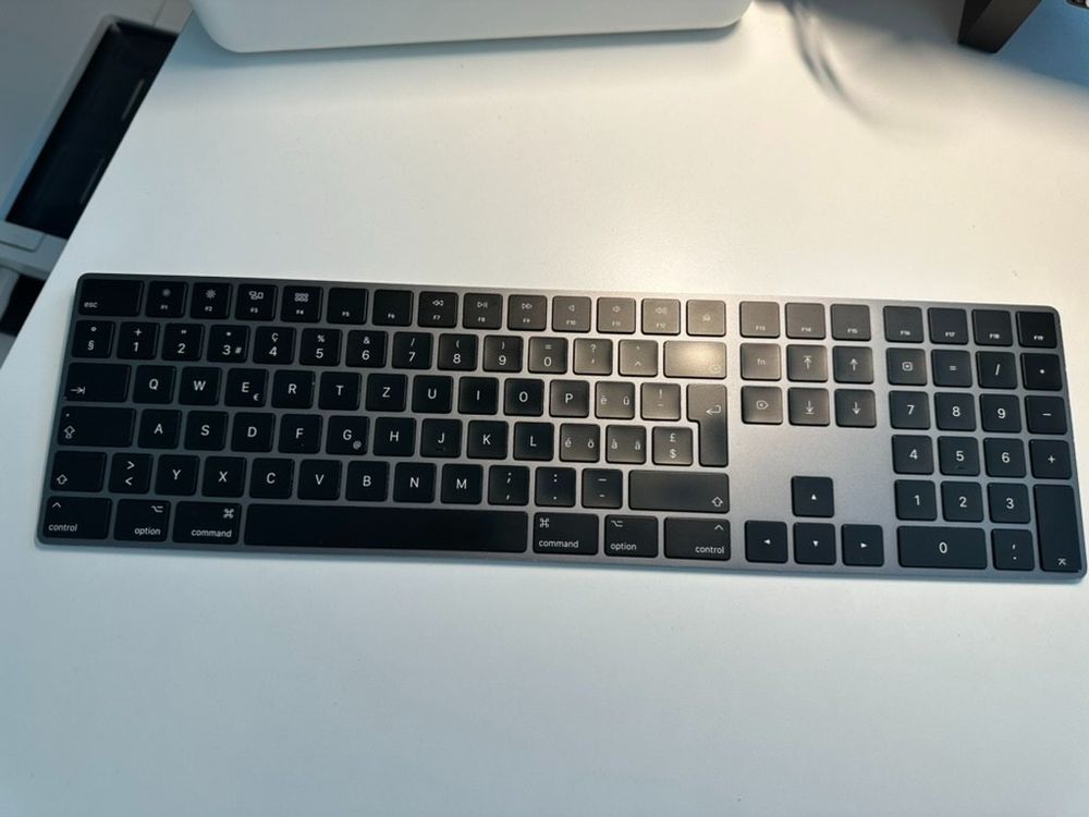 Apple Magic Keyboard CH-Deutsch - A1843 - Space grey (Gebraucht) in ...