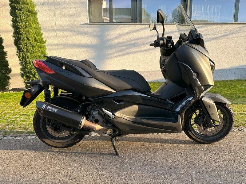 Yamaha X-Max 300 TechMax mit Akrapovic-Auspuff Designdetails (Gebraucht ...