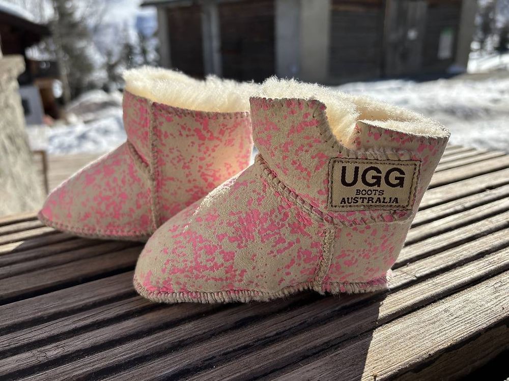 UGG Finken Gr.19/20 (Gebraucht) in Adliswil für CHF 25 – mit Lieferung ...