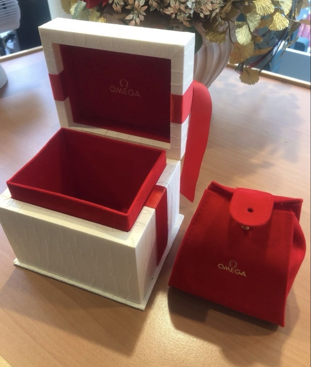 Edle Omega Uhrenbox mit roter Schleife - Perfekt für Geschen (Gebraucht ...