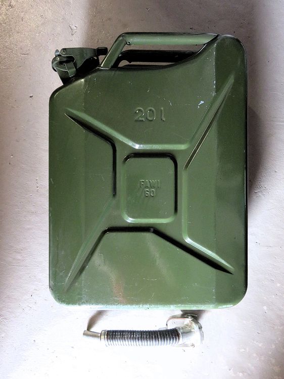 Benzinkanister 20l mit Einfüllstutzen (Gebraucht) in Kiesen für CHF 17 – nur Abholung auf ...