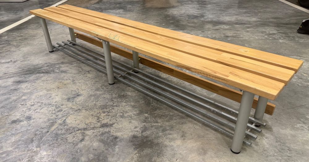 Garderoben Bank W.KellerAG (Gebraucht) in Buchberg für CHF 50 – nur Abholung auf Ricardo kaufen