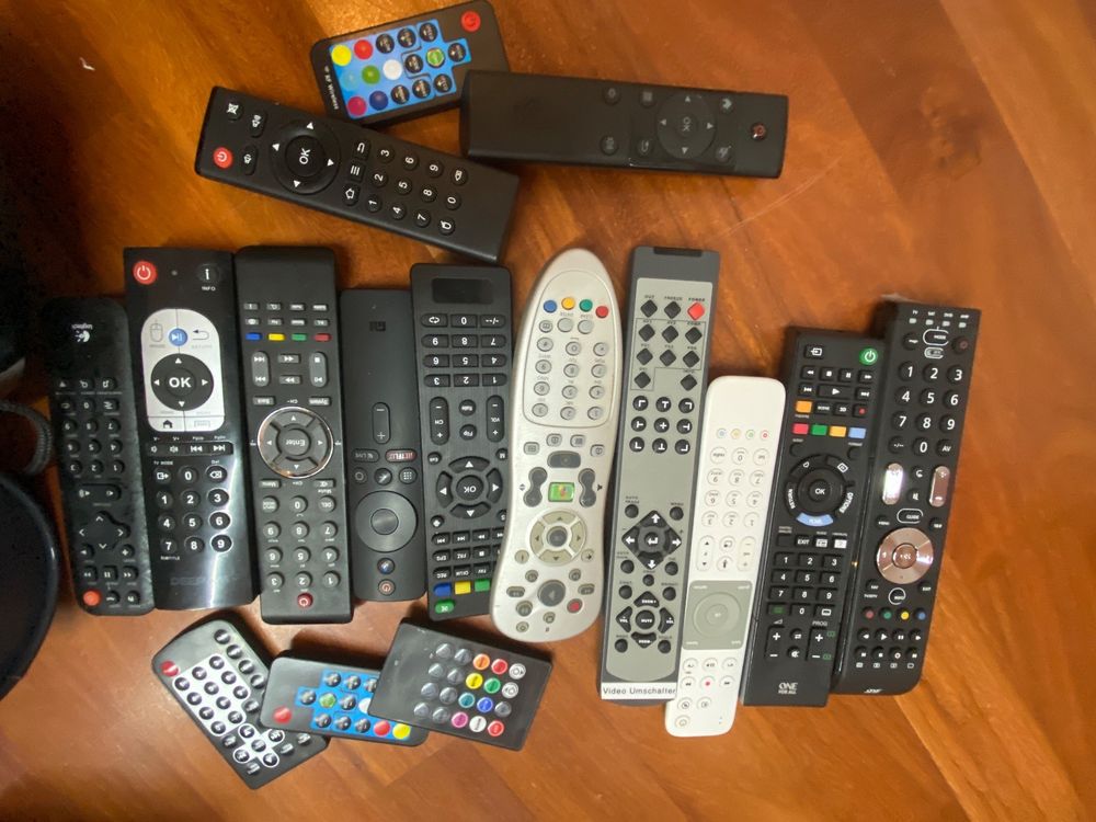 Diverse Artikel (Gebraucht) in Jegenstorf für CHF 8 – mit Lieferung auf Ricardo kaufen