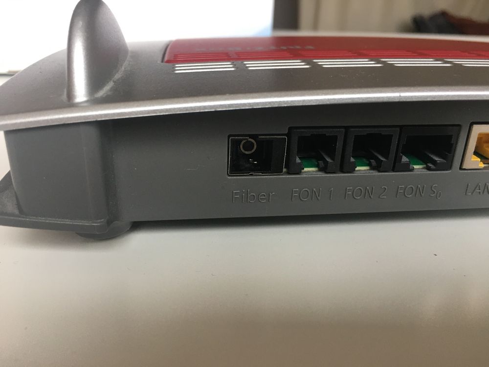 FRITZ!Box 5490 Gigabit WLAN Router mit Glasfaser | Kaufen auf Ricardo