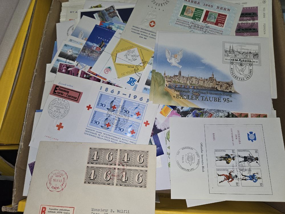Karton mit 1000 FDC Schweiz Liechtenstein von alt bis 2010er (D'occasion) à Murgenthal pour CHF ...