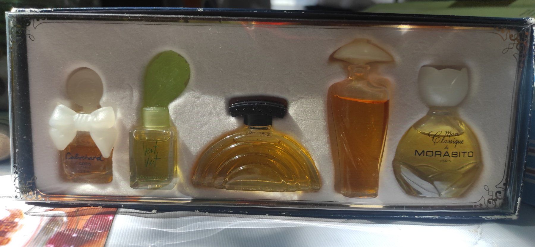 Set de 5 miniatures de parfum (Neu und originalverpackt) in Renens VD ...