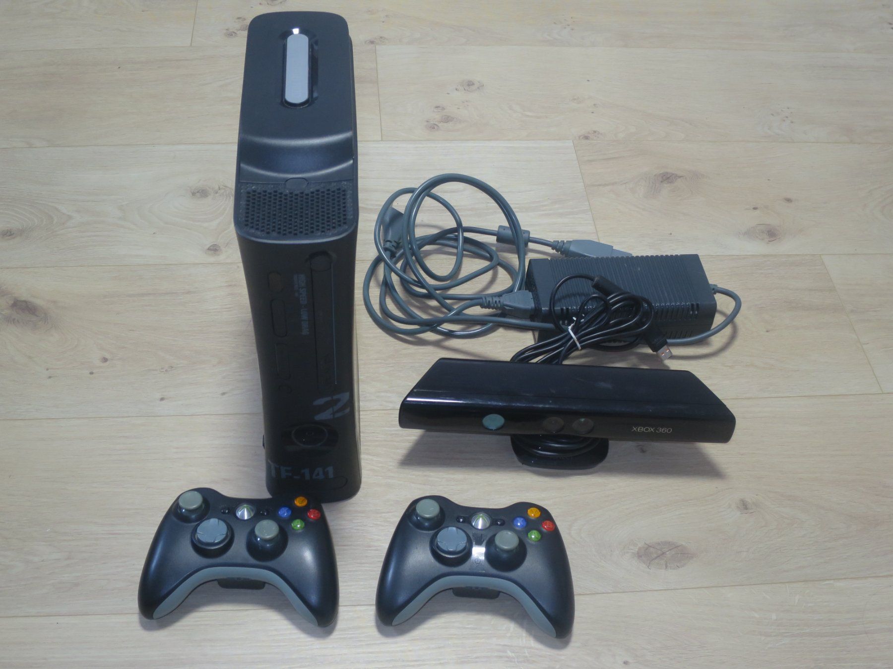 Microsoft XBoX 360 Spielekonsole mit 2 Kontroller und Kinect (Gebraucht ...