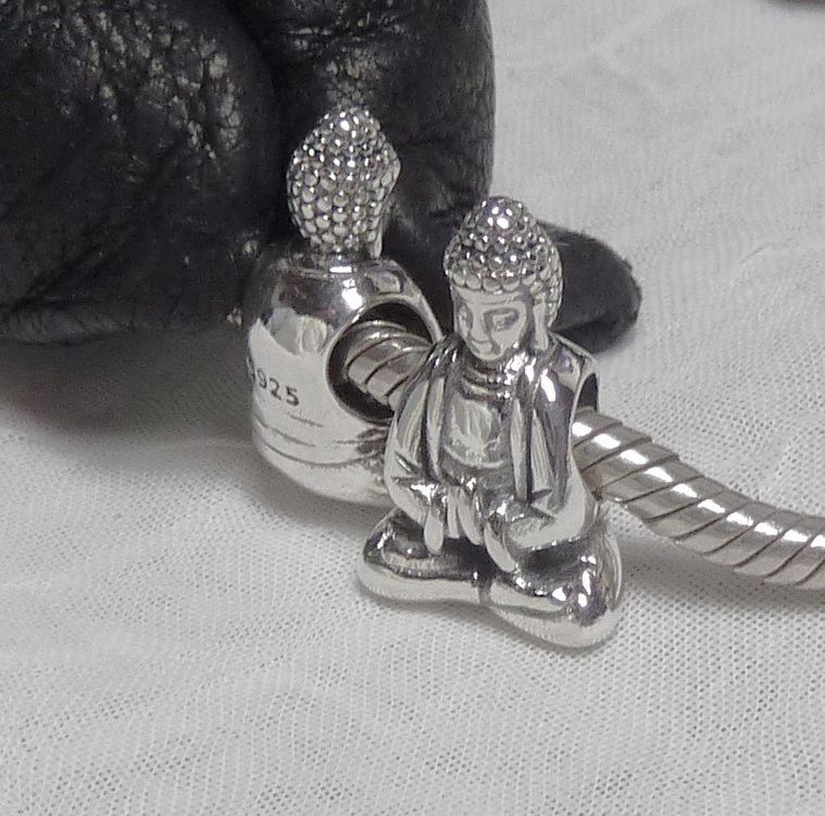 Charm Buddha für Pandora. (Neu und originalverpackt) in Lamboing für ...