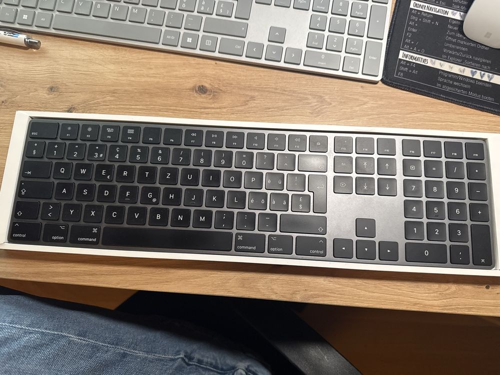 Apple Magic Keyboard mit Ziffernblock - Space Grau (Gebraucht) in ...