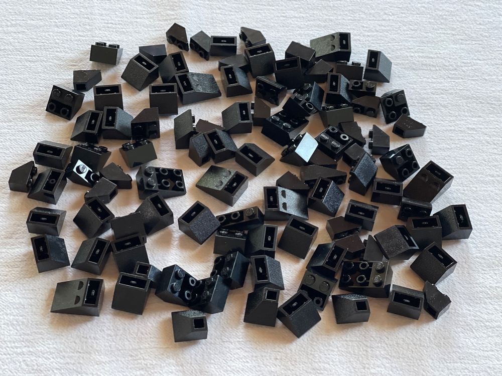 LEGO- 100 Schwarze negative Schräg Steine (Gebraucht) in für CHF 6 ...