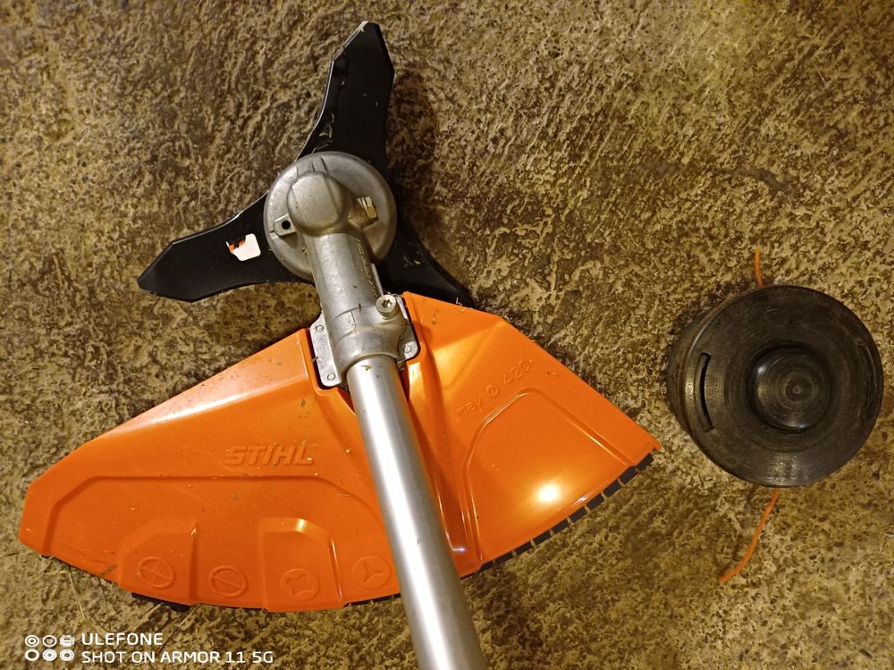 Stihl FS-KM Freischneidervorsatz mit Faden und Messer (D'occasion) à ...