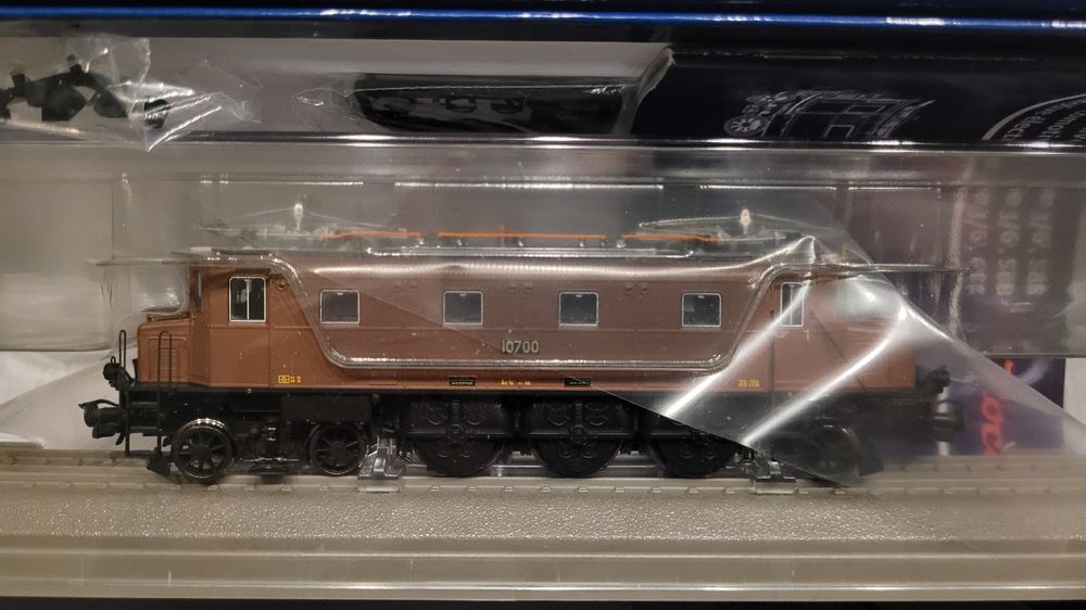 Roco 70089 SBB Historic Ae 3/6' 10700 mit Plexiglasvitrine (Neu und ...