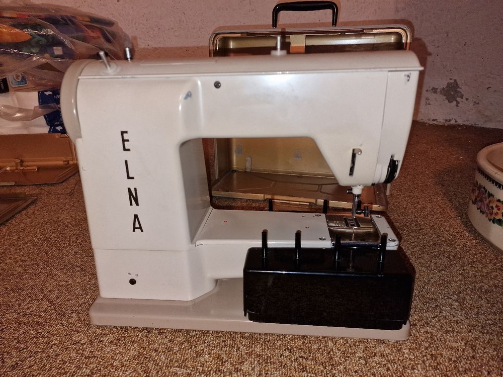 ELNA Nähmaschine Automatic, Vintage, mit Koffer (Defekt) in Buchs AG ...