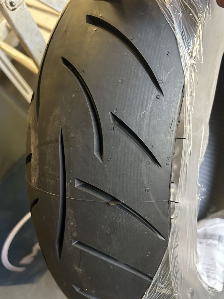 Metzeler 190/50/17 (Neu und originalverpackt) in Gampelen für CHF 80 ...