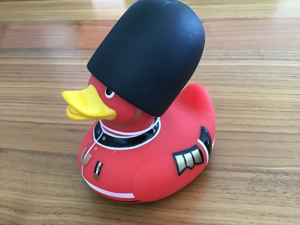 Badeente Bud Duck Deluxe Royal Guard Duck (Gebraucht) in Weisslingen ...