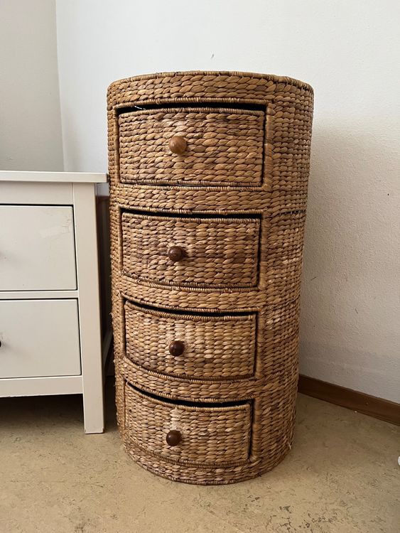 grosses rattan regal - rund, beistelltisch, deko (Gebraucht) in ...