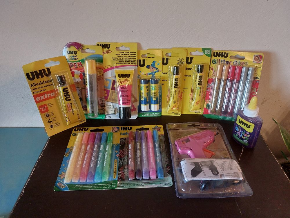 Restposten Leim und Kleber zum Basteln (Neu (gemäss Beschreibung)) in Schleinikon für CHF 12 ...