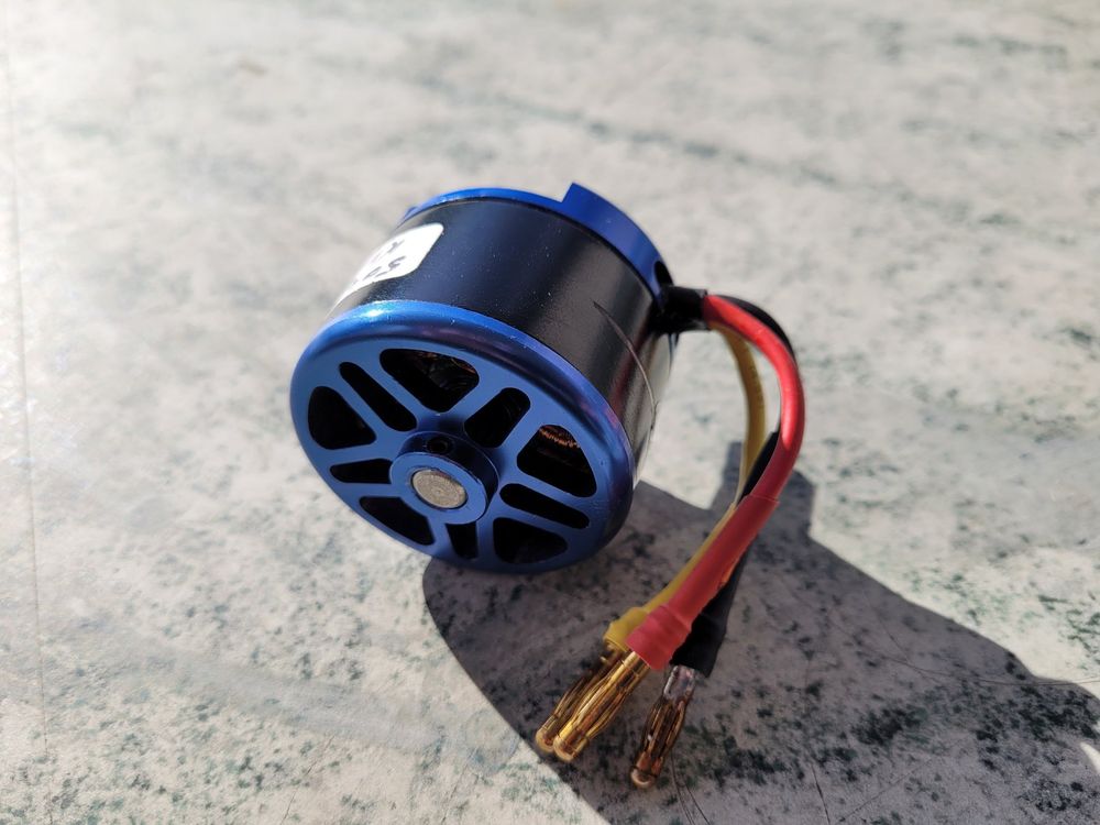 BL-Outrunner Motor, vermutlich Turnigy 5045B 800 Kv. 8mm. | Kaufen auf ...