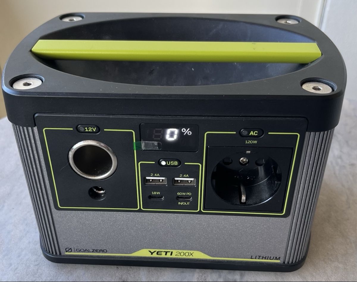 Goal Zéro Yéti 200x Lithium + Panneaux Boulder 100 Briefcase (Gebraucht ...