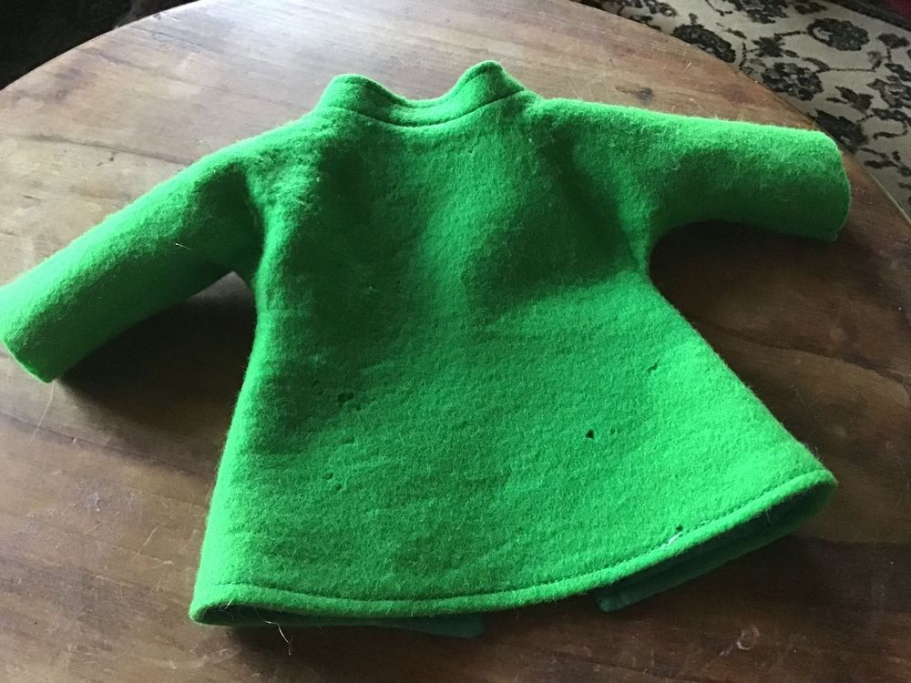 Grüner Filz Mantel für Sasha Puppe (Gebraucht) in St. Gallen für CHF 25 ...