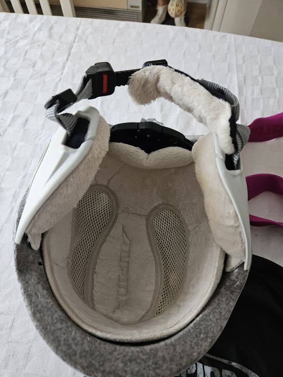 Neuwertiger Skihelm SCARA (52-56cm) in Weiss/Pink Design (Gebraucht) in ...