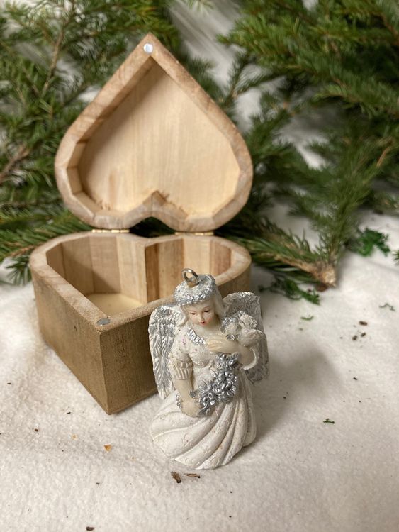 Holz Truhe Herz mit Engel Porzellan (Gebraucht) in Naters für CHF 15 – mit Lieferung auf Ricardo ...