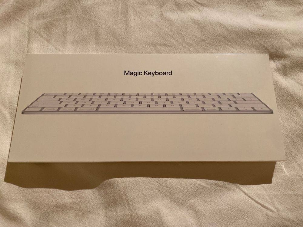 NEU original APPLE Magic Keyboard, Swiss Layout MLA22SM/A (Neu und ...