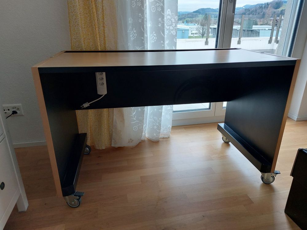 Pult auf Rollen (Gebraucht) in Bütschwil für CHF 1 – nur Abholung auf ...