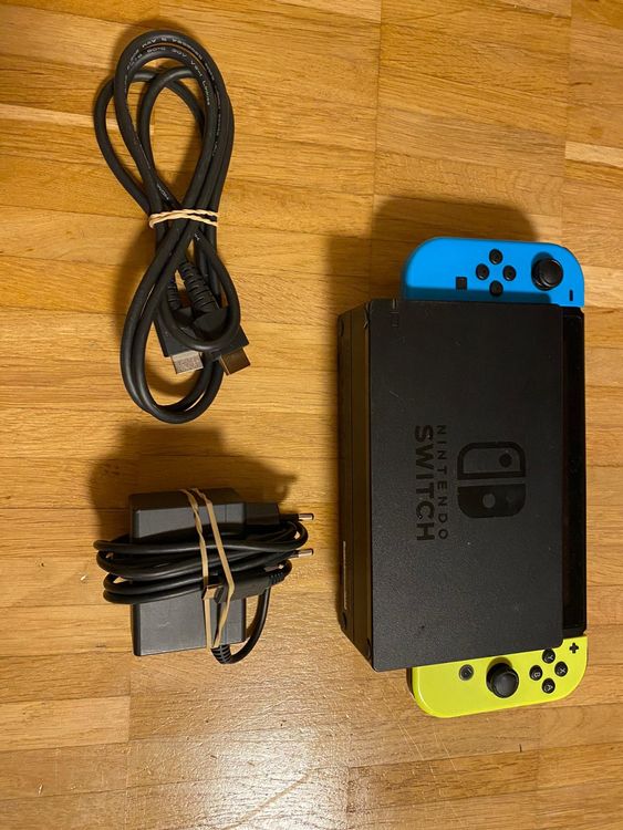 Nintendo Switch (inkl. alle benötigende Kabel) | Kaufen auf Ricardo