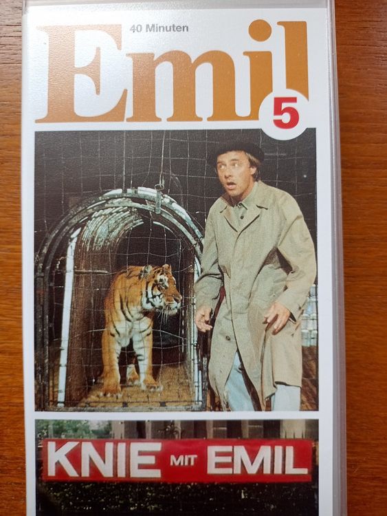 VHS-Kassette EMIL, Knie mit Emil 1977 (Gebraucht) in Zug für CHF 9 ...