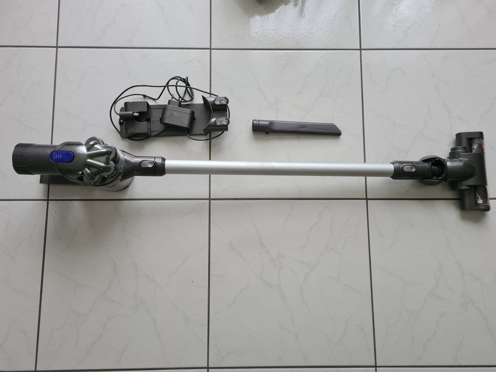 Akku-Staubsauger Dyson DC 45 - Defekt | Kaufen auf Ricardo Akku-Staubsauger Dyson DC 45 - Defekt | Kaufen auf Ricardo
