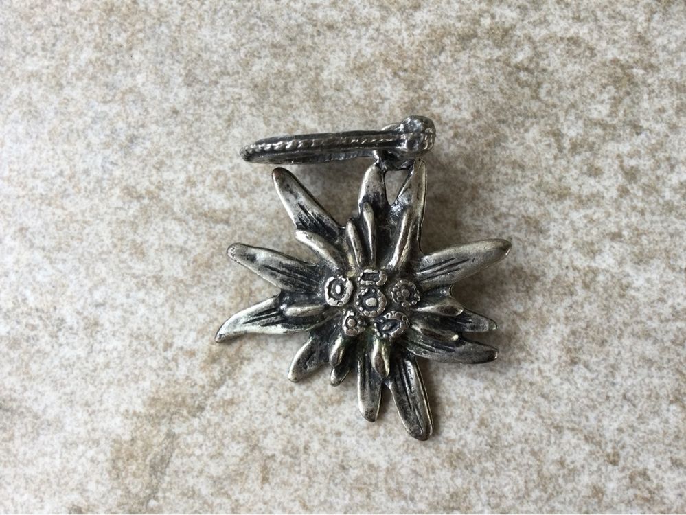Edelweiss Anhänger Silberfarben Trachtenschmuck (Gebraucht) in Altnau für CHF 2.3 – mit ...