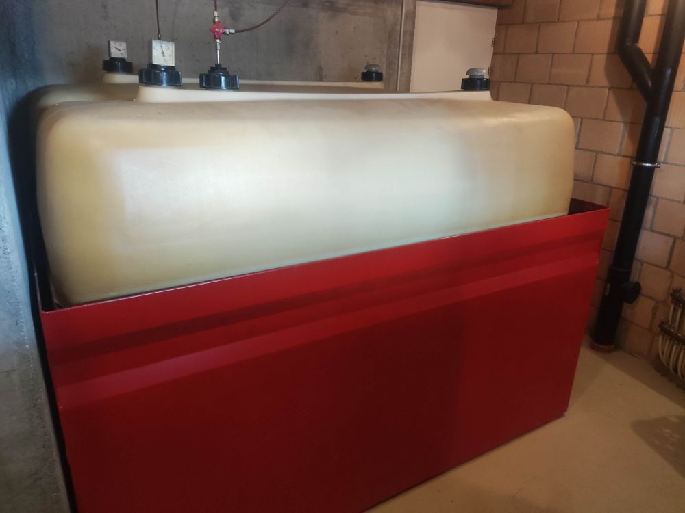 Öl Tank (Gebraucht) in Engelberg für CHF 50 – nur Abholung auf Ricardo ...