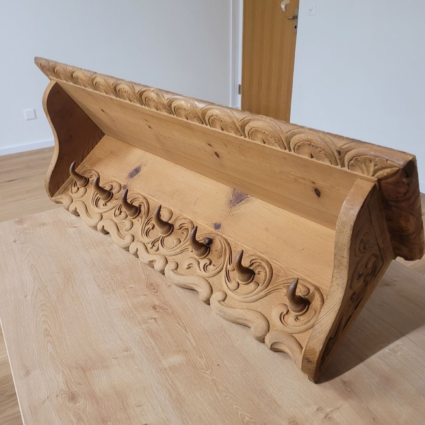 Wandgarderobe wandregal Antik Schnitzerei (Gebraucht) in Reichenburg ...