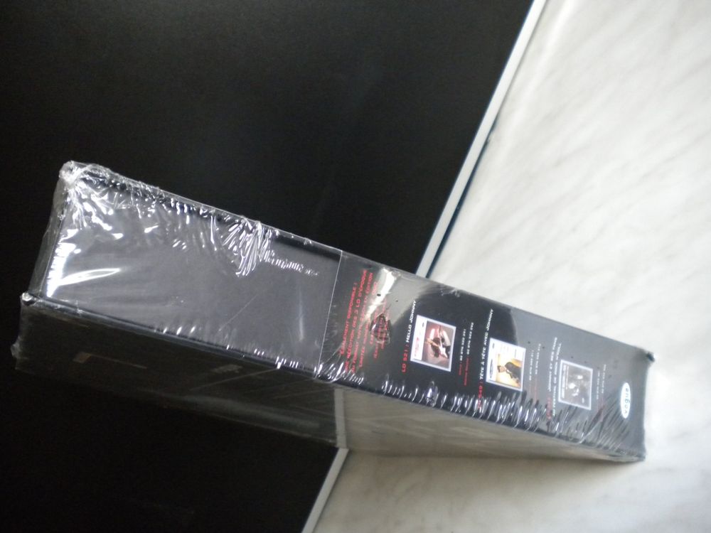 COFFRET JOHNNY HALLYDAY LES ANNEES VOGUE 5 CD 1 DVD 1 LIVRE (Neuf avec emballage d'origine) à ...