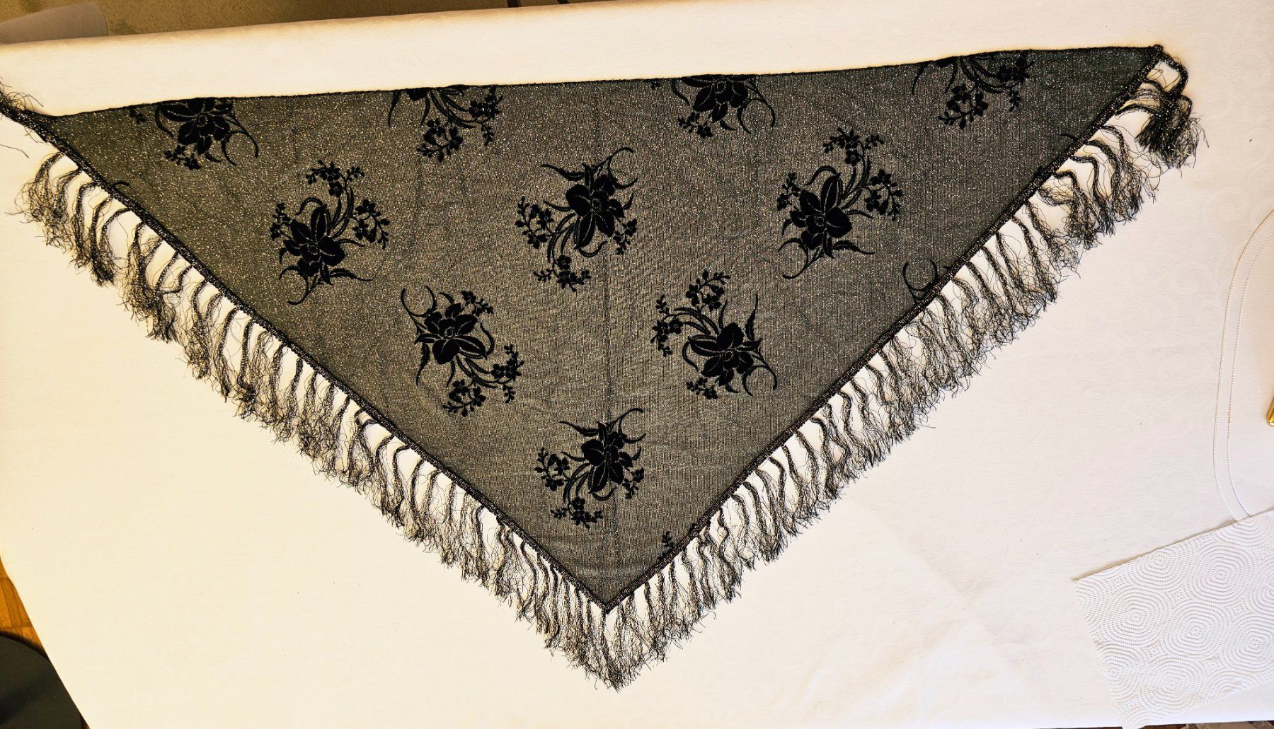 Foulard triangle noir avec fil d'or 90 x 90 x 130 (Neuf avec emballage ...
