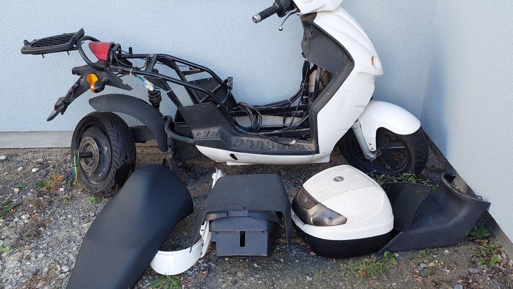 Scooter E- Max 110S in blau und weiss (Defekt) in Binningen für CHF 51 ...