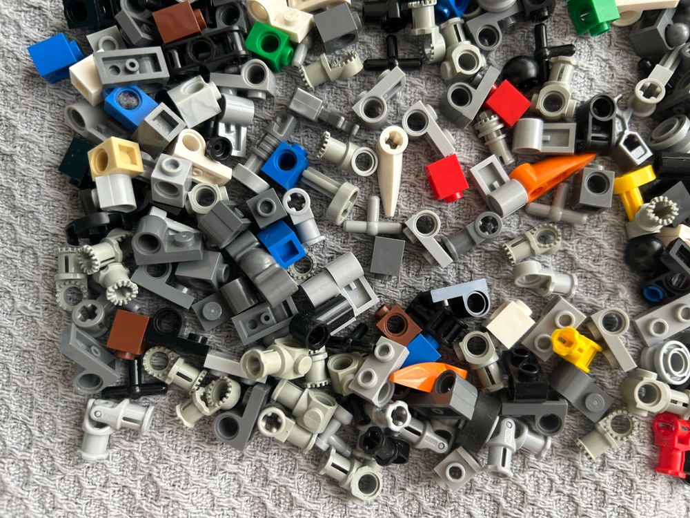 100 Gramm kleine kleinste speziel Lego Technik Teile ab 1 .- (Gebraucht) in Volketswil für CHF 2 ...