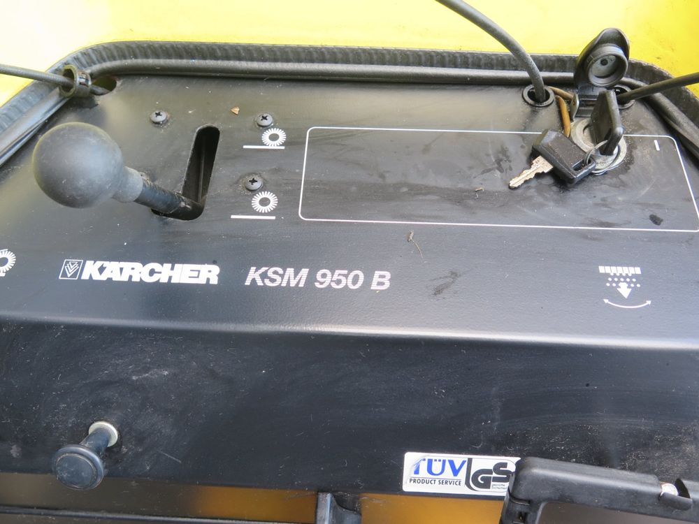 Kärcher Motor-Angetriebene Putzmaschine Typ KSM 950 B (Gebraucht) in ...