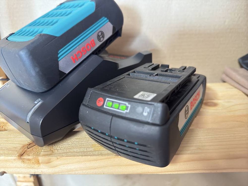 2 Bosch Akkus 36V 2.0 Ah Li-Ion Ladegerät (Gebraucht) in Niederbipp für ...