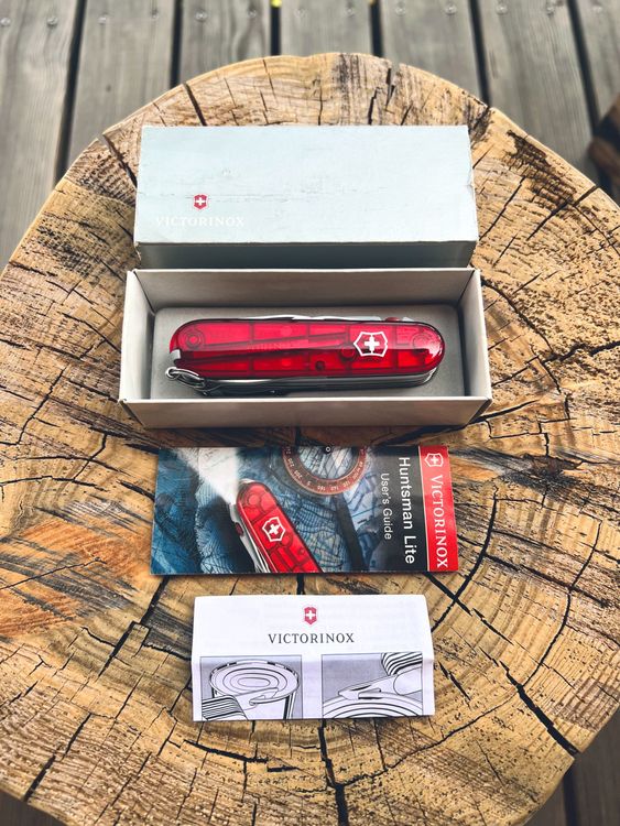 Victorinox Huntsman Lite - (complete with box) NEUF (Neu und ...
