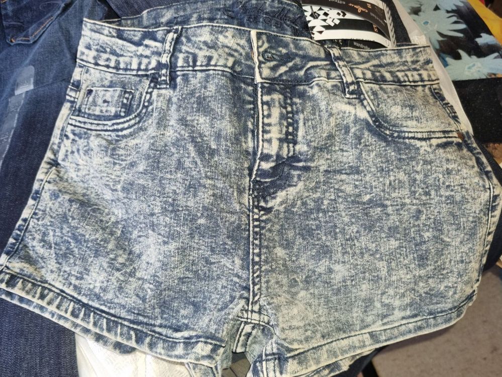 Jeans Shorts neu (Neu und originalverpackt) in geroldswil für CHF 13 – mit Lieferung auf Ricardo ...