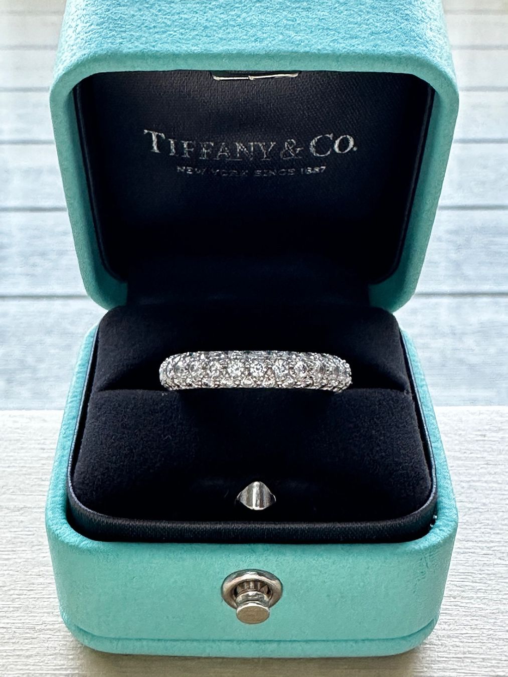 Tiffany & Co. 3-Reihiger Eternity Ring mit Pavé Diamanten (Gebraucht ...