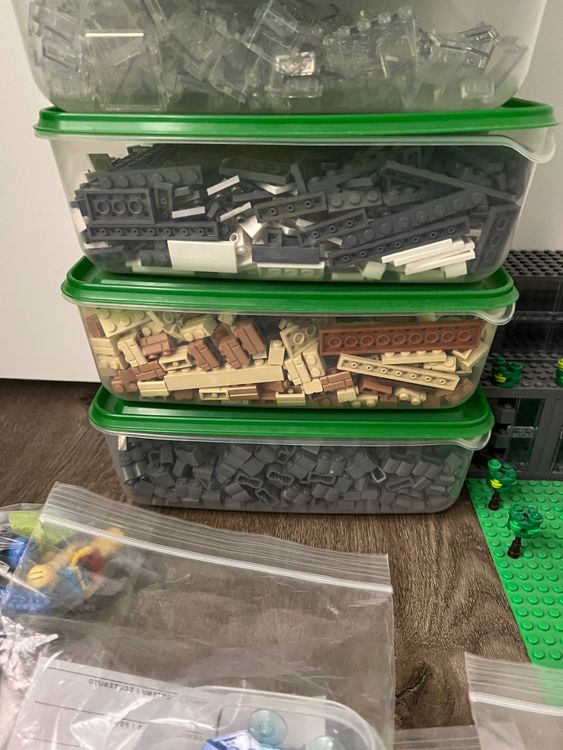 Lego Set 18Minifiguren und über 2500 Legosteine (Neu (gemäss ...