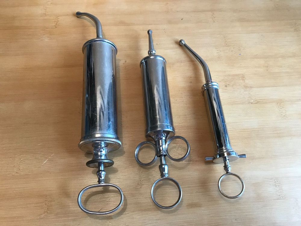 Medical vintage: ENT metallic syringes | Kaufen auf Ricardo