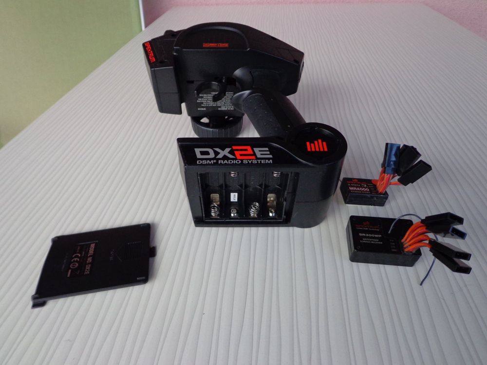 Spektrum DX2E DSM mit 2 Marine Empfänger (Gebraucht) in Camorino für ...