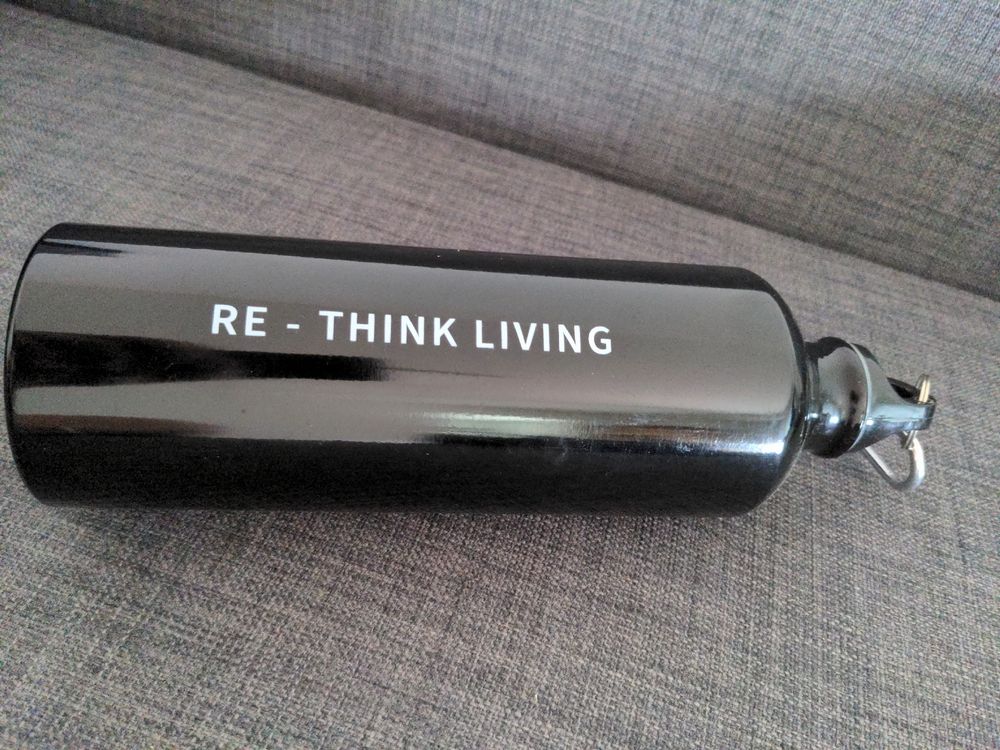 Water Bottle - Stay Hydrated in Style! (Gebraucht) in Zürich für CHF 2. ...