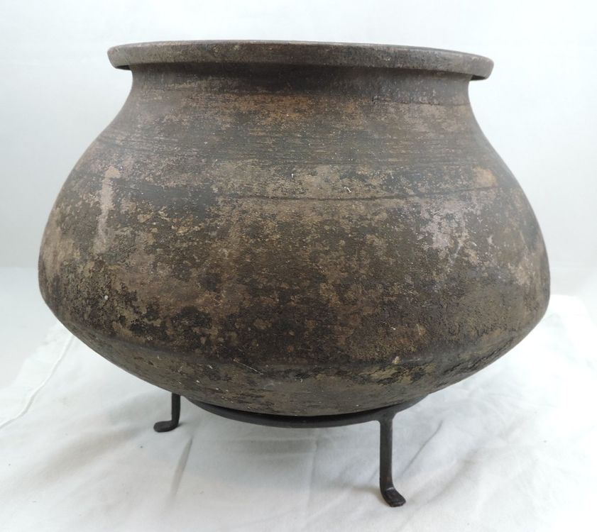 alter Terracotta Topf mit Eisenhalter (Gebraucht) in Duggingen für CHF ...
