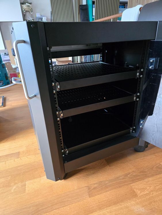 Medienrack 19 Zoll (auf Rollen) | Kaufen auf Ricardo