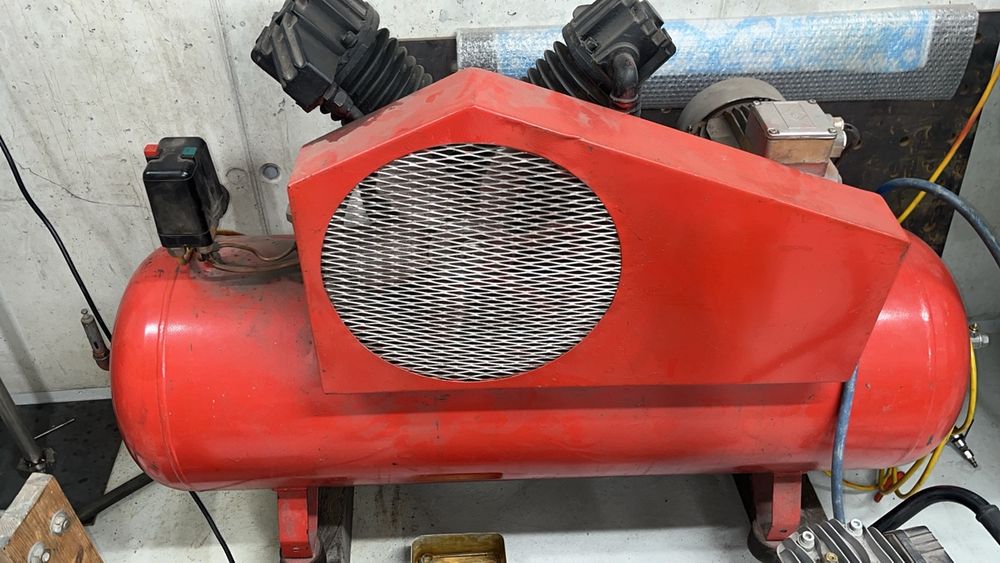Kolbenkompressor (Gebraucht) in Glis für CHF 200 – nur Abholung auf Ricardo kaufen